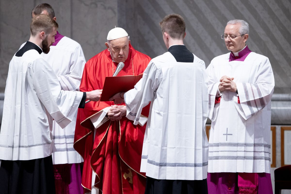 Pope Francis Presides Over Good Friday Liturgy, Papal Preacher Reflects ...